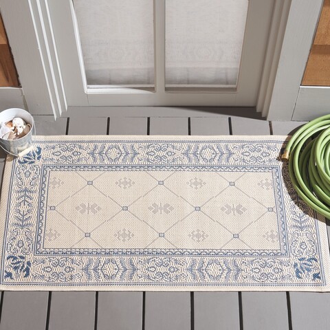 Leaf Scroll Indoor Outdoor Rug | Wilton Rugs - Safavieh.com