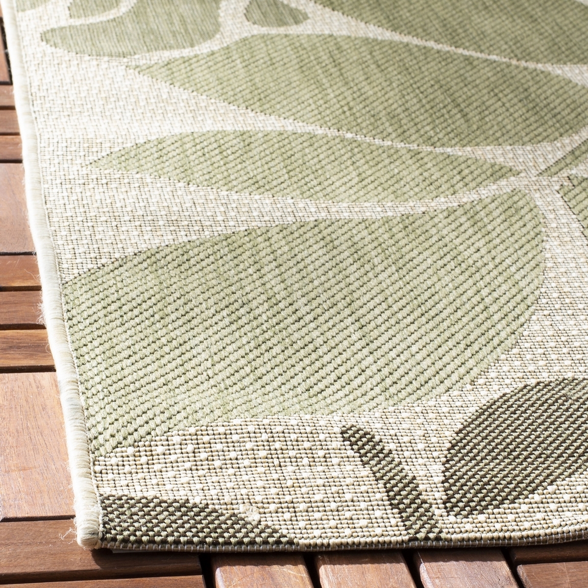 Leaf Patterned Outdoor Carpet - Safavieh.com
